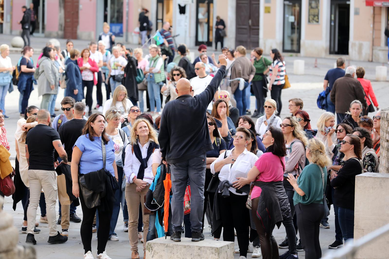 OD PONOĆI POJEFTINJUJE GORIVO Litra benzina pada ispod 10 kuna